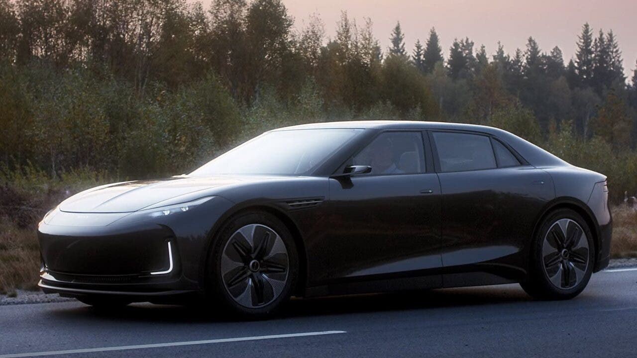 Saab: costruita un'auto elettrica con autonomia di 1000 km