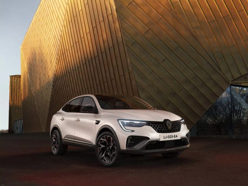 Renault Arkana Restyling: ecco come cambia il SUV Coupé