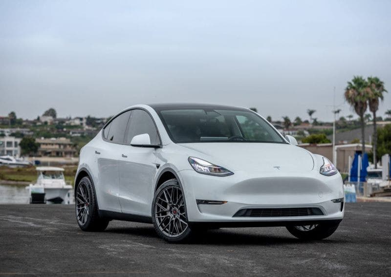 Tesla Model S, installa motore diesel per estendere l'autonomia: 5.600 ...