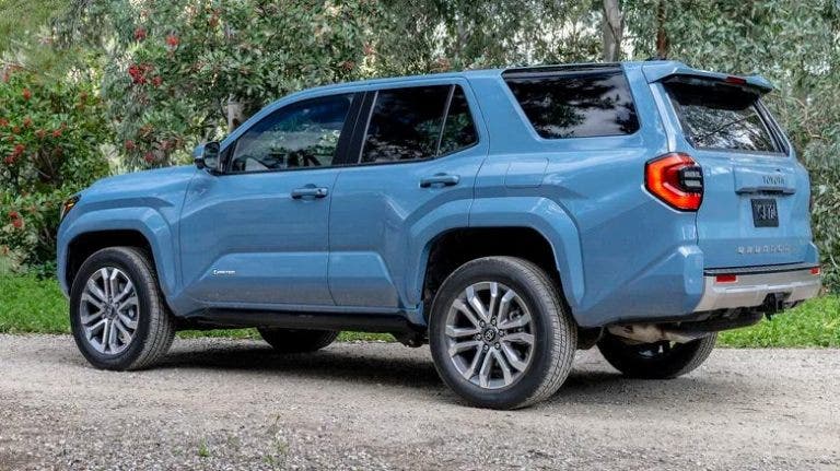 Toyota 4Runner 2025: finalmente i dettagli ufficiali rivelati