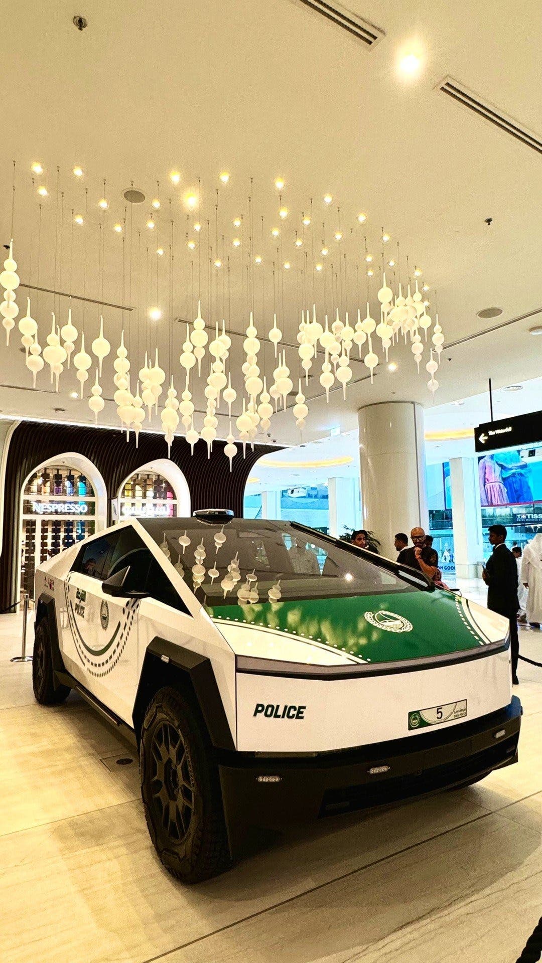 Tesla Cybertruck: ecco il modello dedicato alla Polizia di Dubai ...