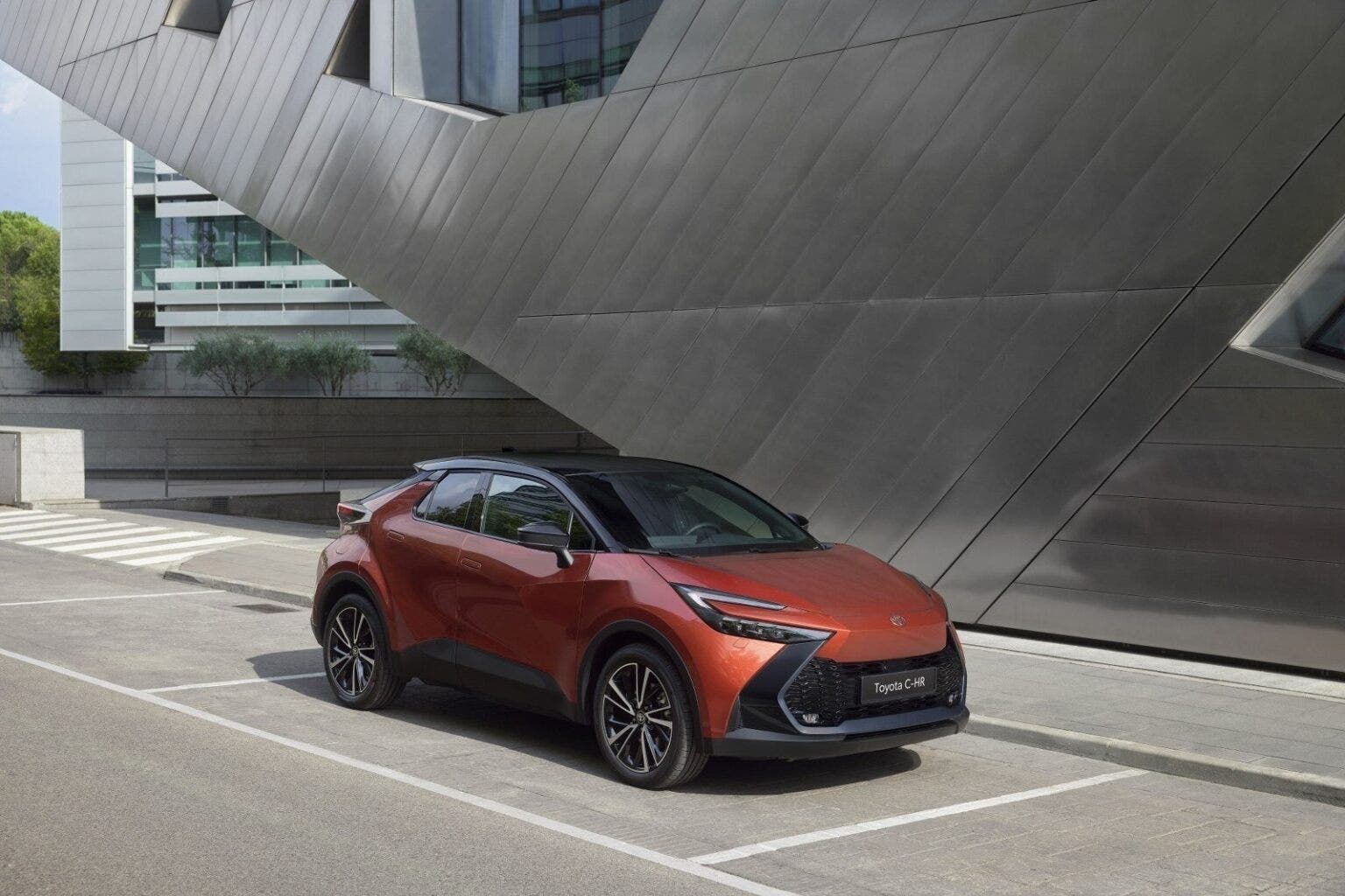 Toyota C-HR si rinnova: ecco gli aggiornamenti per il Model Year 2025