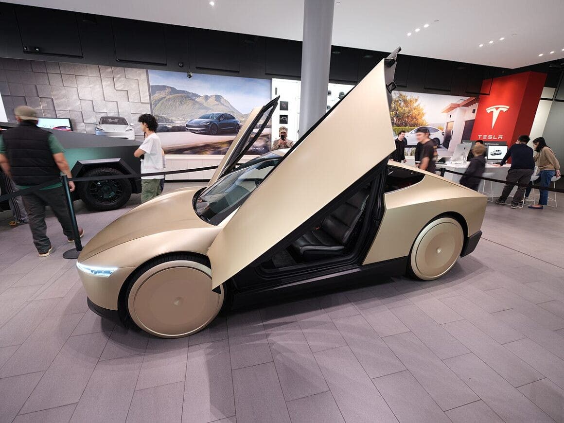 Tesla, maxi investimento da 20 miliardi in robotaxi e IA: svolta ...