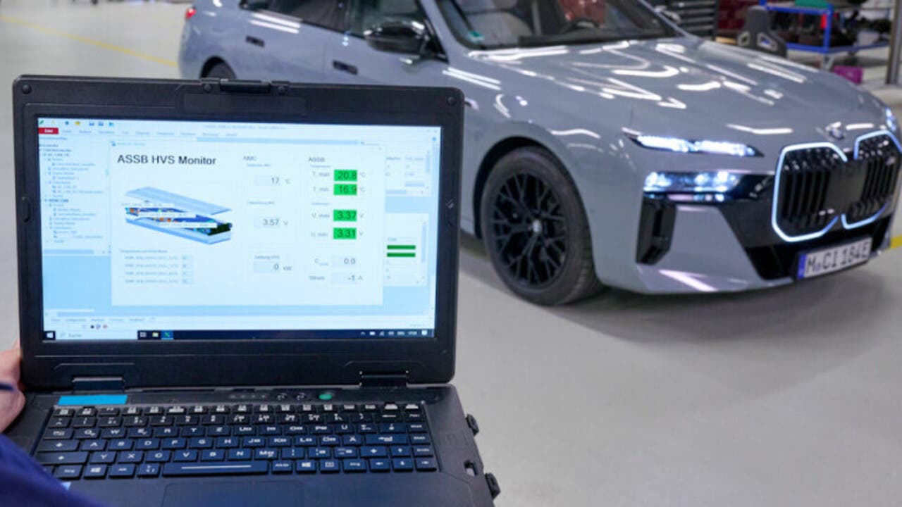 BMW nella "corsa all'oro" per le batterie allo stato solido