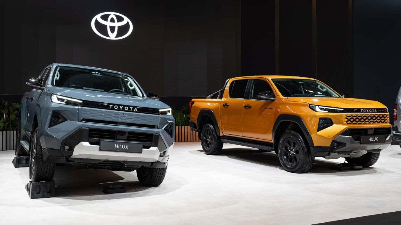 Toyota presenta l'Hilux di nona generazione: il pick-up sa ancora "nuotare"