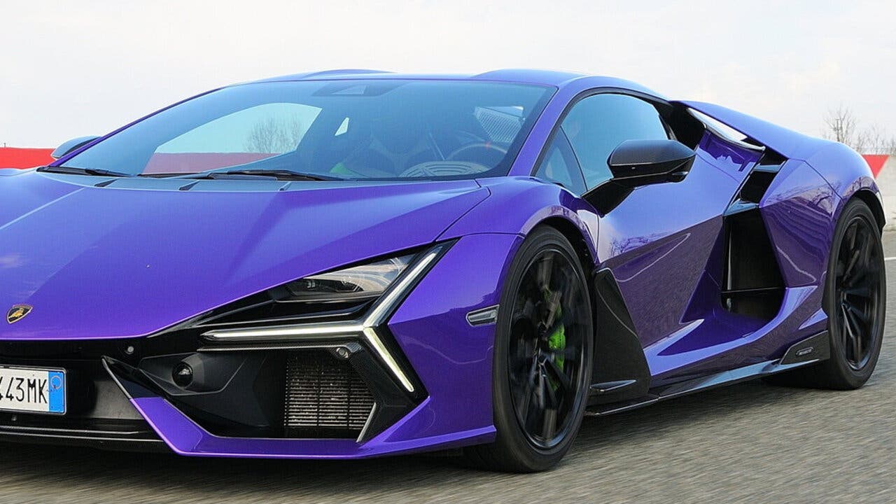 Lamborghini Revuelto SV, va forte e non ha ancora un nome ufficiale