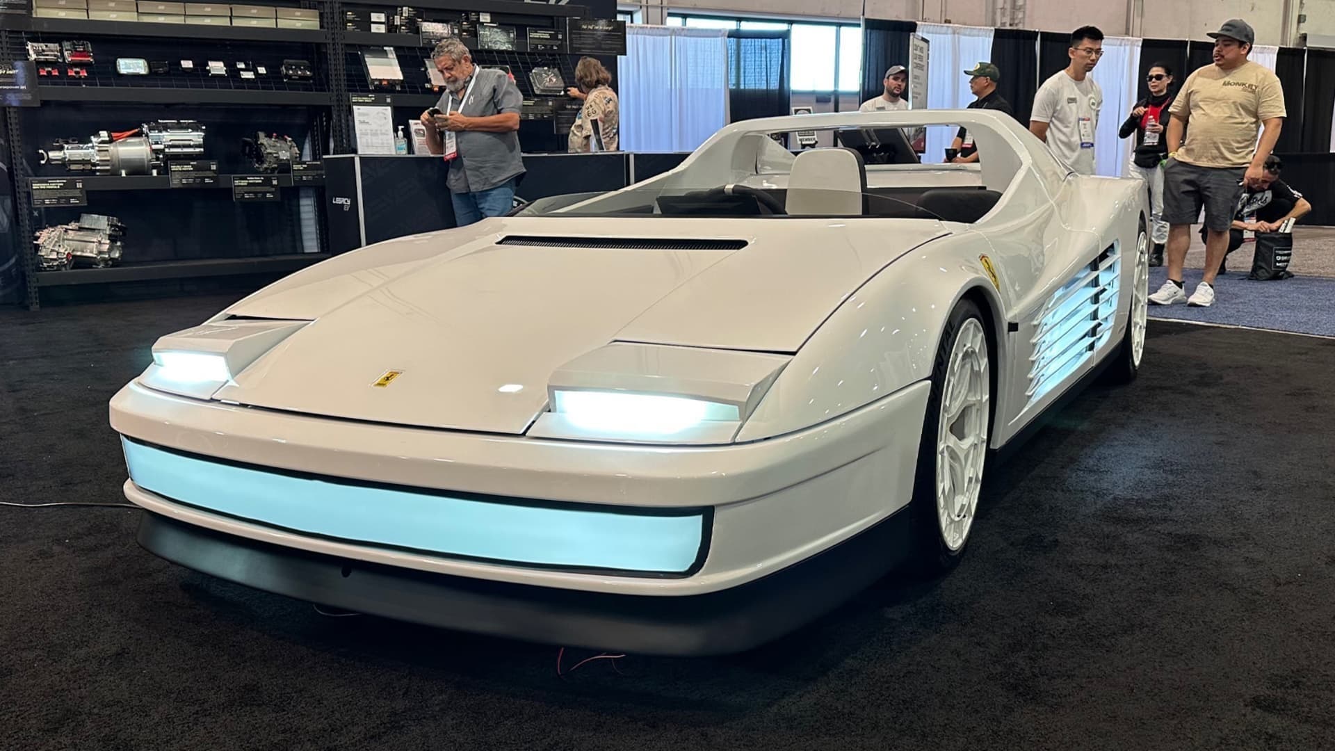 Ferrari Testarossa: the unusual creation unveiled at SEMA 2023 ...