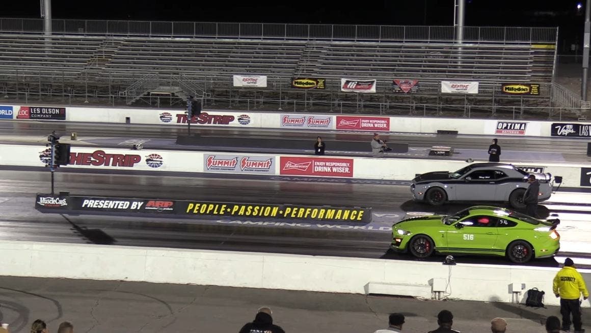 Dodge Challenger Hellcat Super Stock vs Ford Mustang GT500: who win the ...