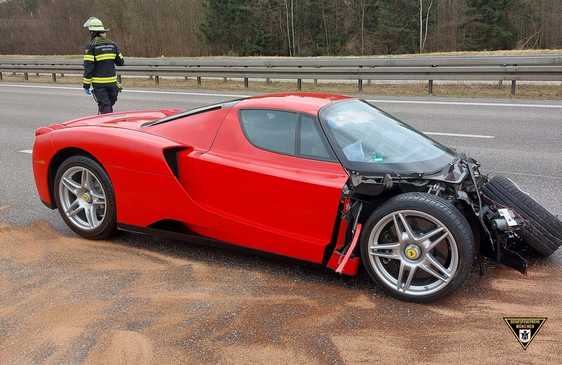 A Ferrari Enzo shattered in a dramatic highway collision - ClubAlfa Global