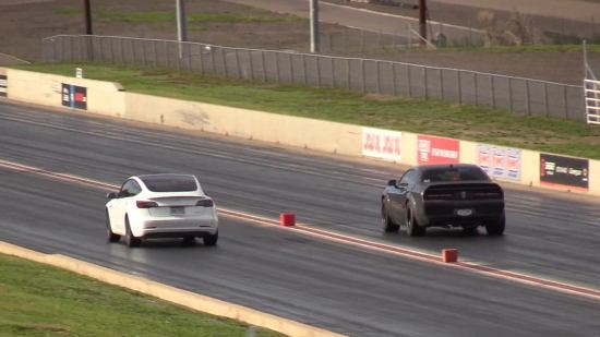 Dodge Challenger SRT Hellcat challenges a Tesla Model 3 in a drag race ...