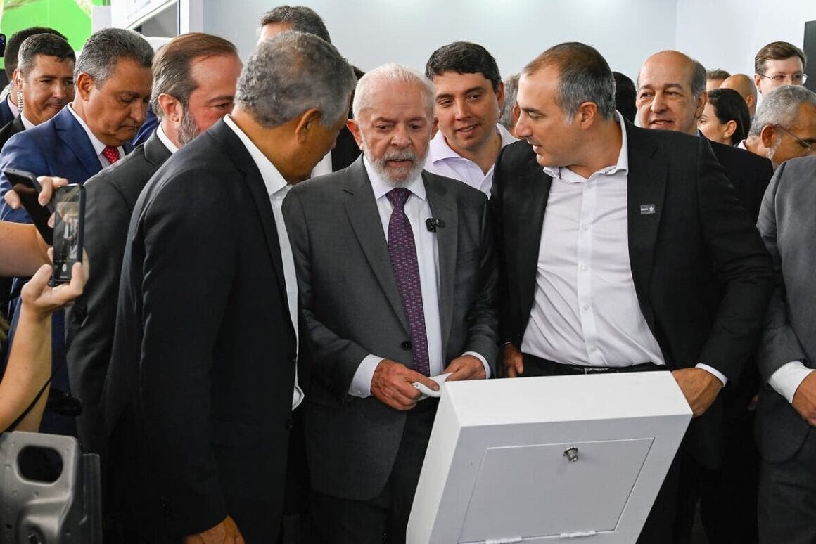 Stellantis presented Bio-Hybrid technology to the President of the ...