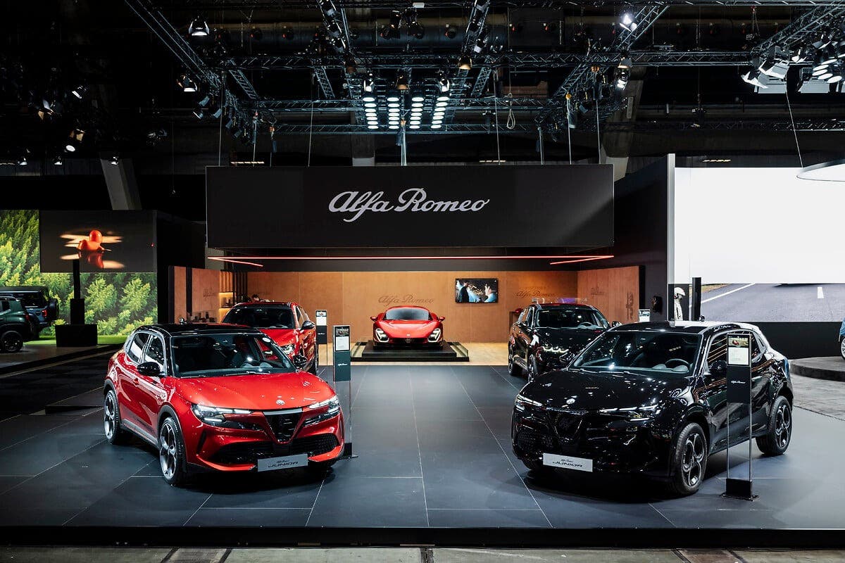 Alfa Romeo shows the Junior Ibrida Q4, Intensa Special Series and 33 ...