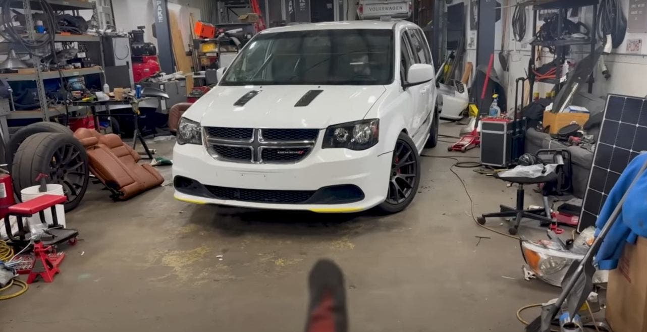 Chrysler Town & Country: the world's first minivan with a Hellcat ...