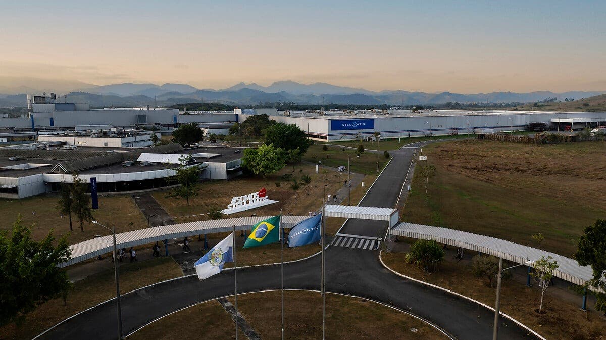 Stellantis Automotive Hub in Porto Real celebrates 24 years of ...