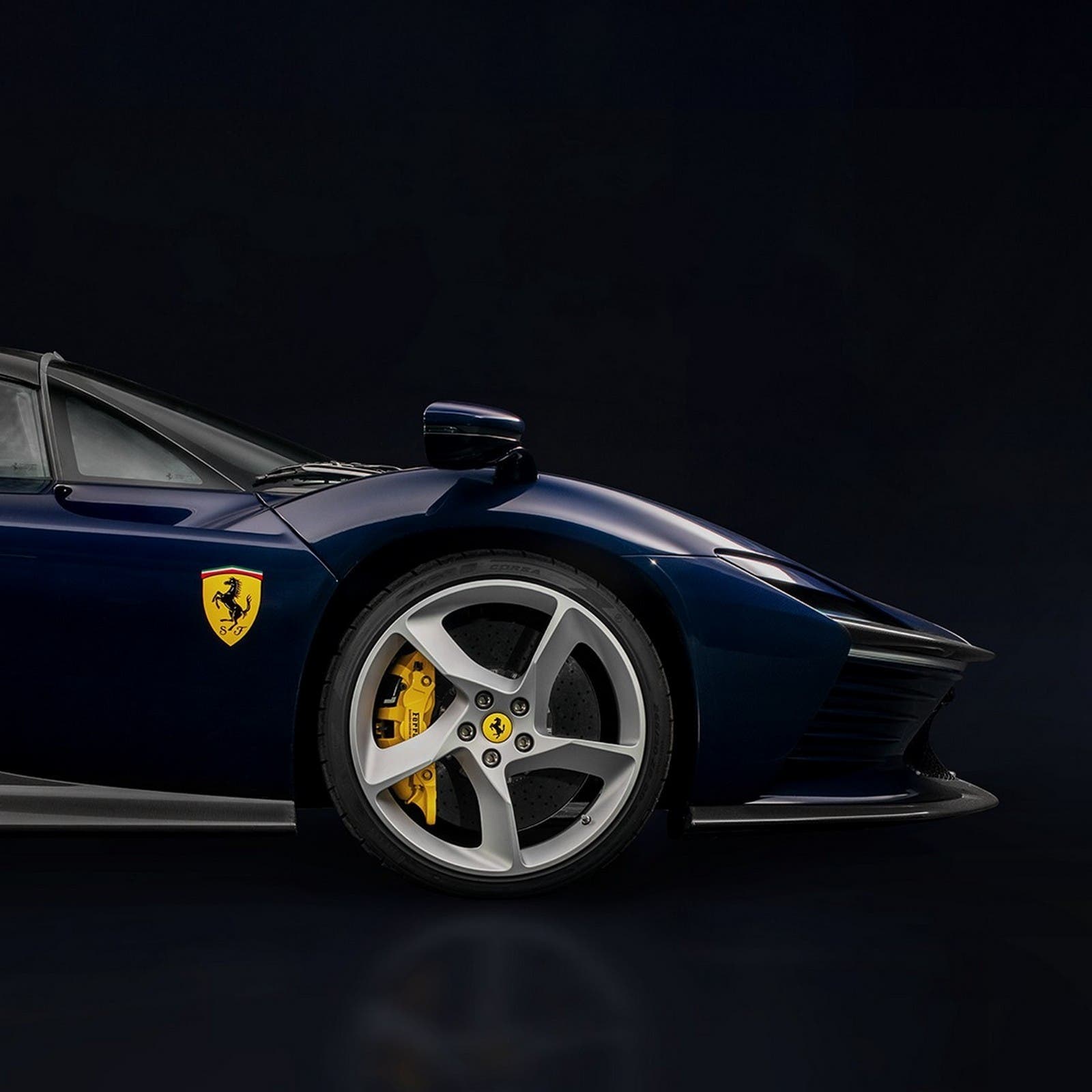 Ferrari Daytona SP3 by Tailor Made, a singular interpretation in carbon ...