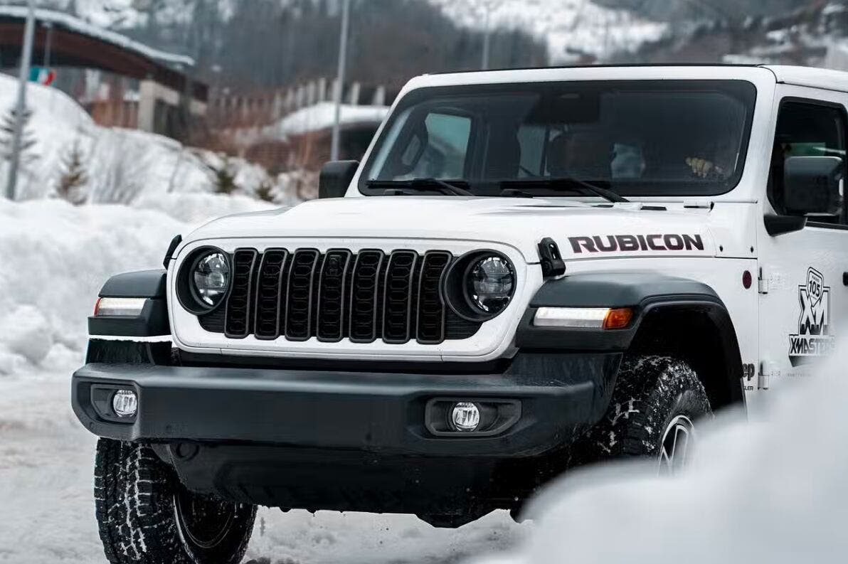 Jeep Wrangler 4xe and Jeep Avenger: test performance at 105XMasters ...