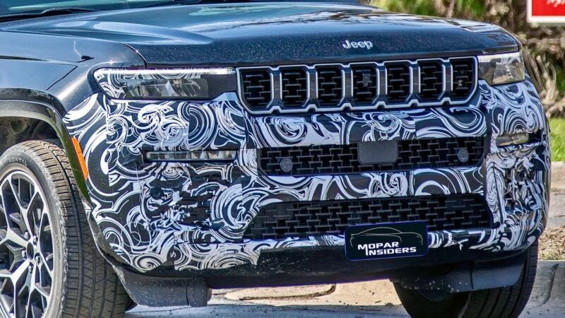 New Jeep Cherokee 2026: first images revealing the front end and hi ...