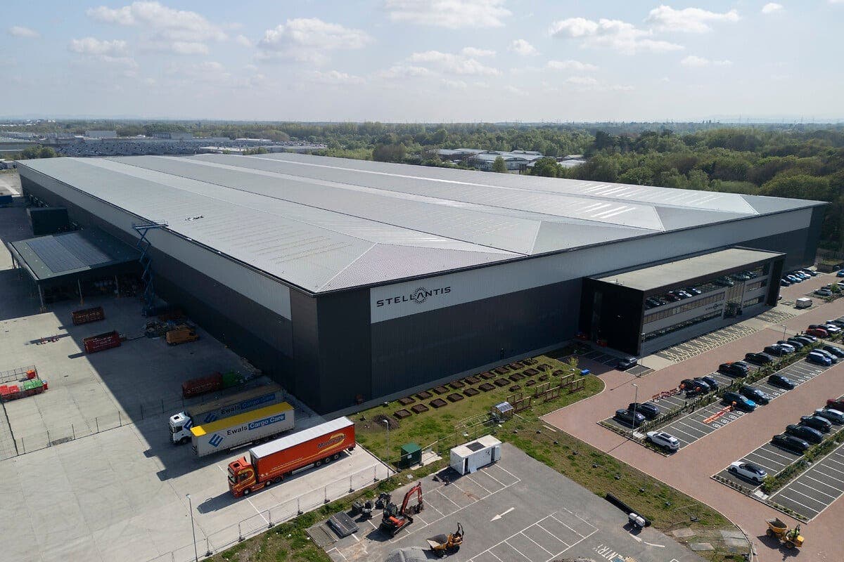 Stellantis UK opens new parts distribution center in Ellesmere Port ...
