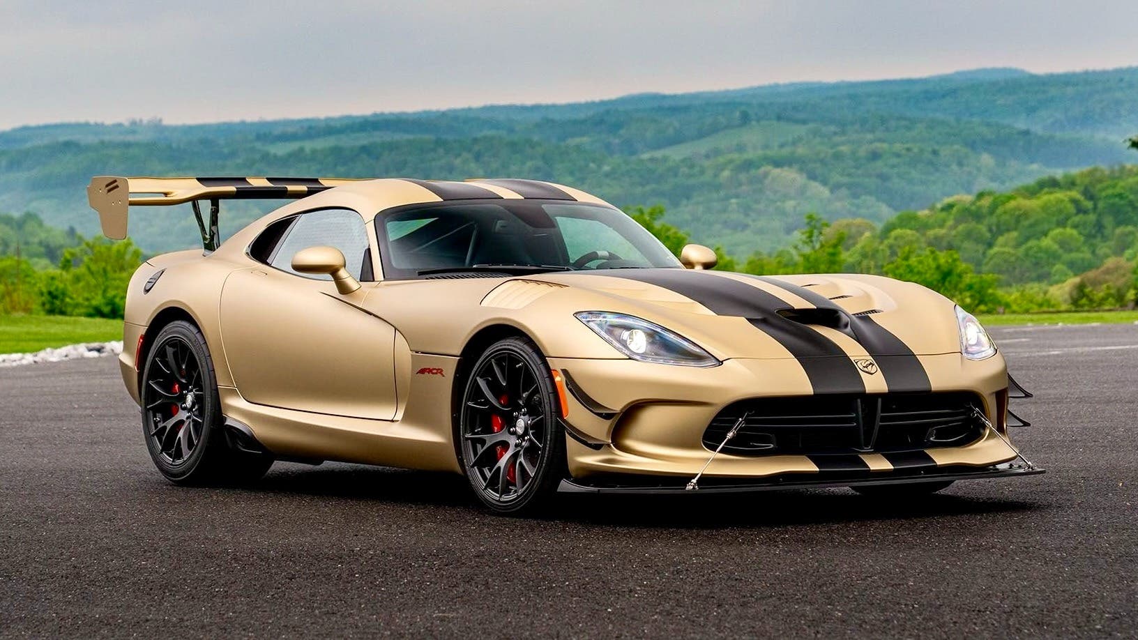 Matte Gold 2017 Dodge Viper GTC ACR Extreme to be auctioned at Monterey ...