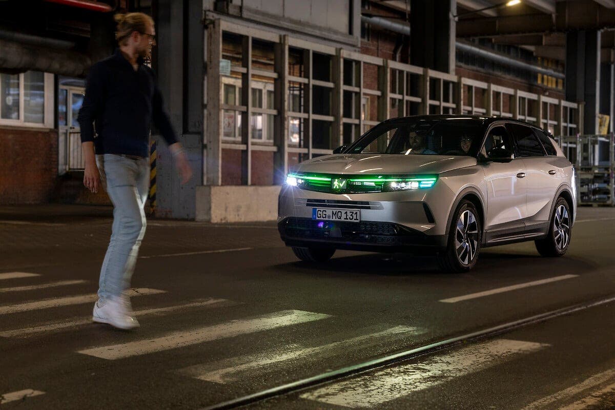Opel presents AI-based light communication in autonomous vehicles ...