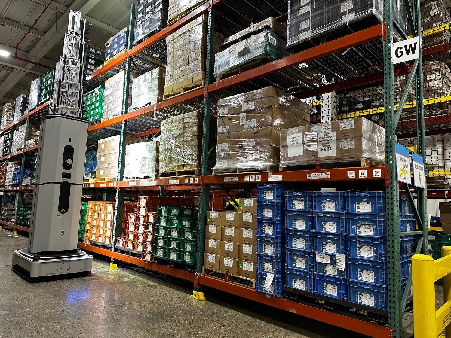 Stellantis adopts AI-powered robot to revolutionize warehouse logistics ...