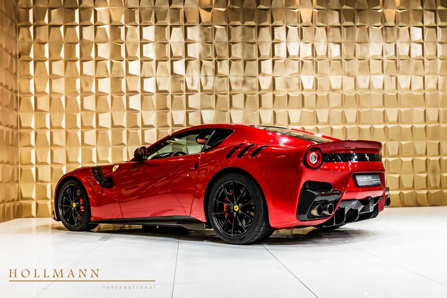 Ferrari F12tdf: uno speciale esemplare da 800 mila euro in vendita in ...