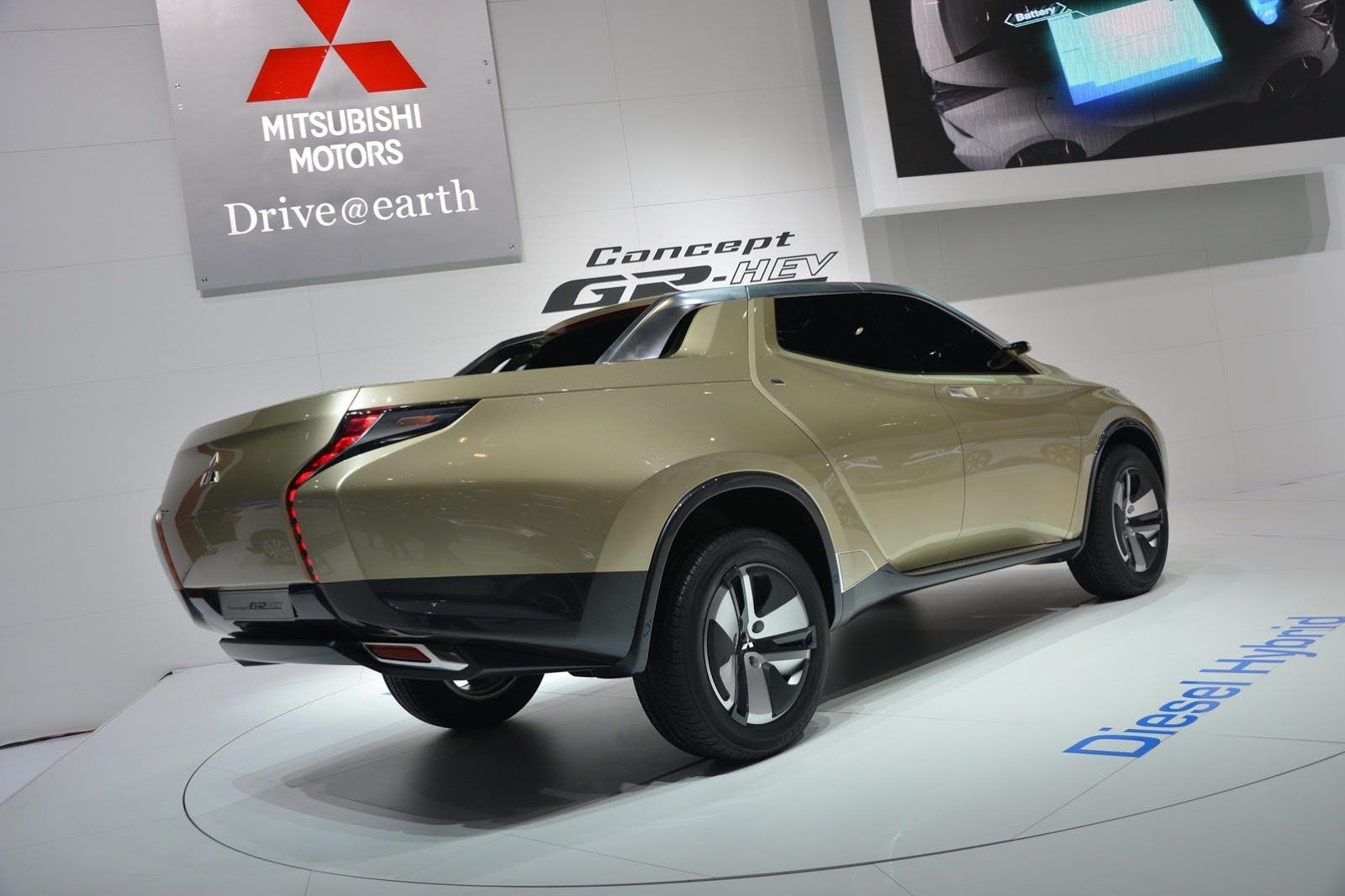 Fiat e Mitsubishi, le prime foto del nuovo pickup - ClubAlfa.it