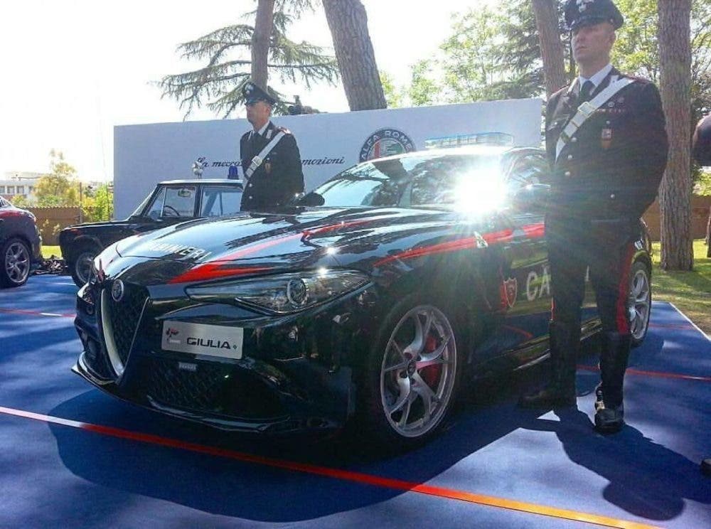 Alfa Romeo Giulia Carabinieri: oggi la consegna, avrà funzioni speciali ...