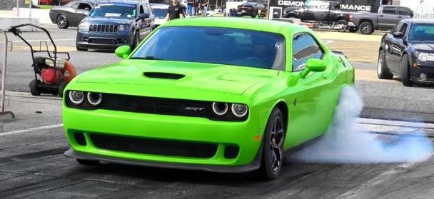 Dodge Challenger SRT Hellcat sfida il Lamborghini Urus in una drag race ...