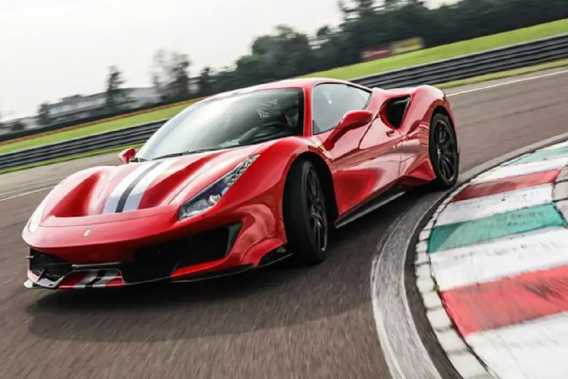 Ferrari 488 Pista: disponibili i cerchi in fibra di carbonio come ...