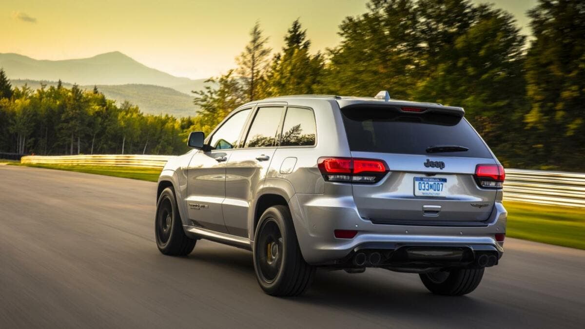 Jeep Grand Cherokee Trackhawk con motore V8 sfida la Cadillac ATS-V ...