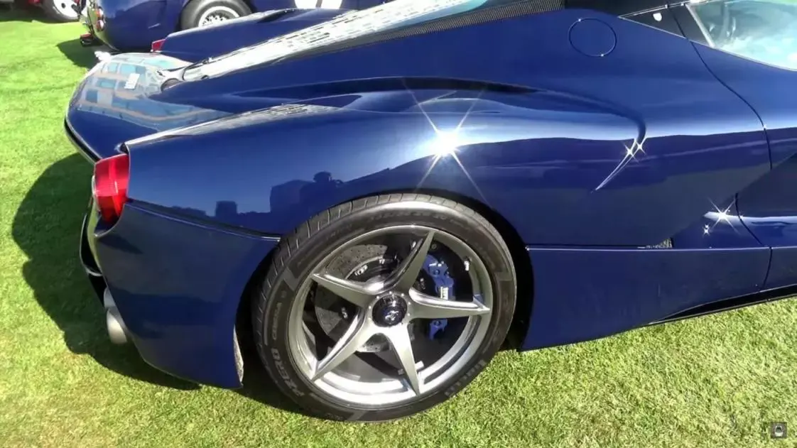 LaFerrari: ecco l'esclusivo esemplare Blu Pozzi di Nick Mason - ClubAlfa.it