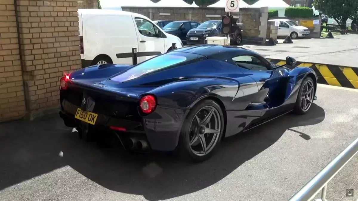 LaFerrari: ecco l'esclusivo esemplare Blu Pozzi di Nick Mason - ClubAlfa.it