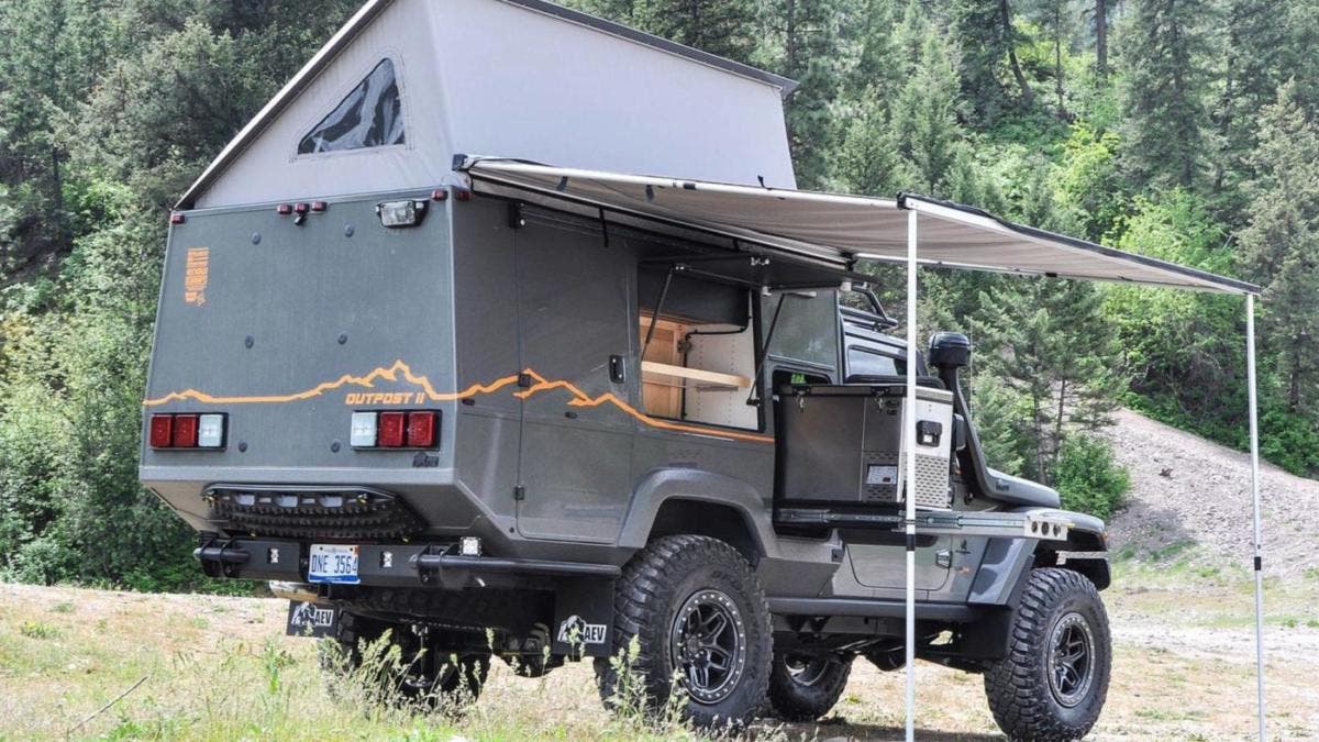 AEV Outpost II: una Jeep Wrangler trasformata in uno speciale camper