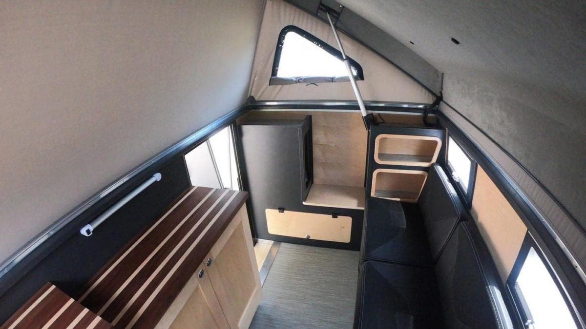 AEV Outpost II: una Jeep Wrangler trasformata in uno speciale camper