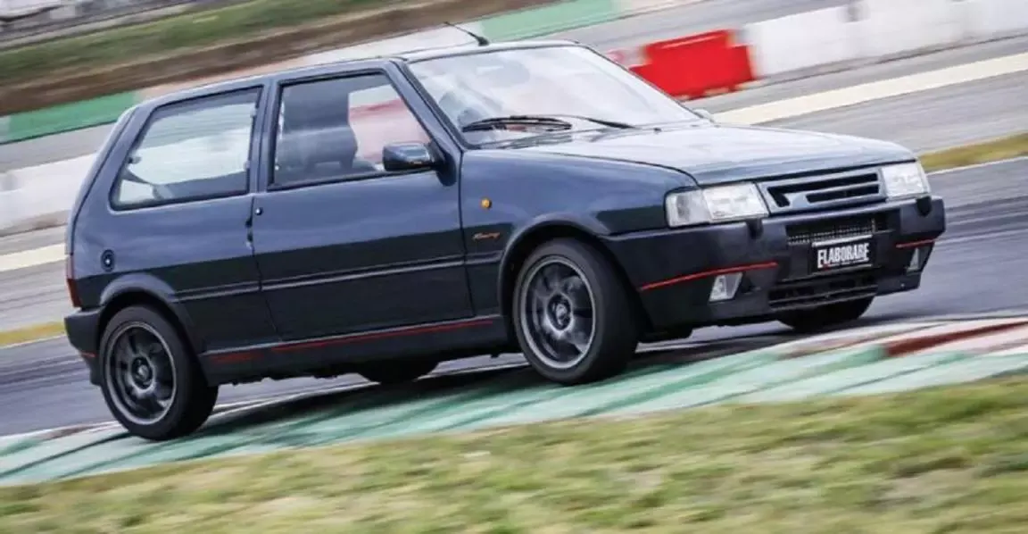 Fiat Uno Turbo: un esemplare sfreccia fra le curve del Nurburgring