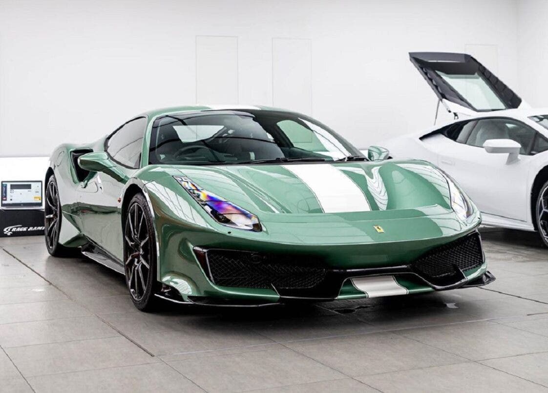 Ferrari 488 Pista: uno speciale esemplare Verde Francesca si mostra in ...