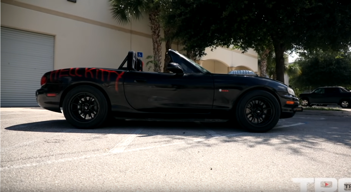 Mazda MX-5 Miata: uno speciale esemplare con motore Hellcat | Video ...