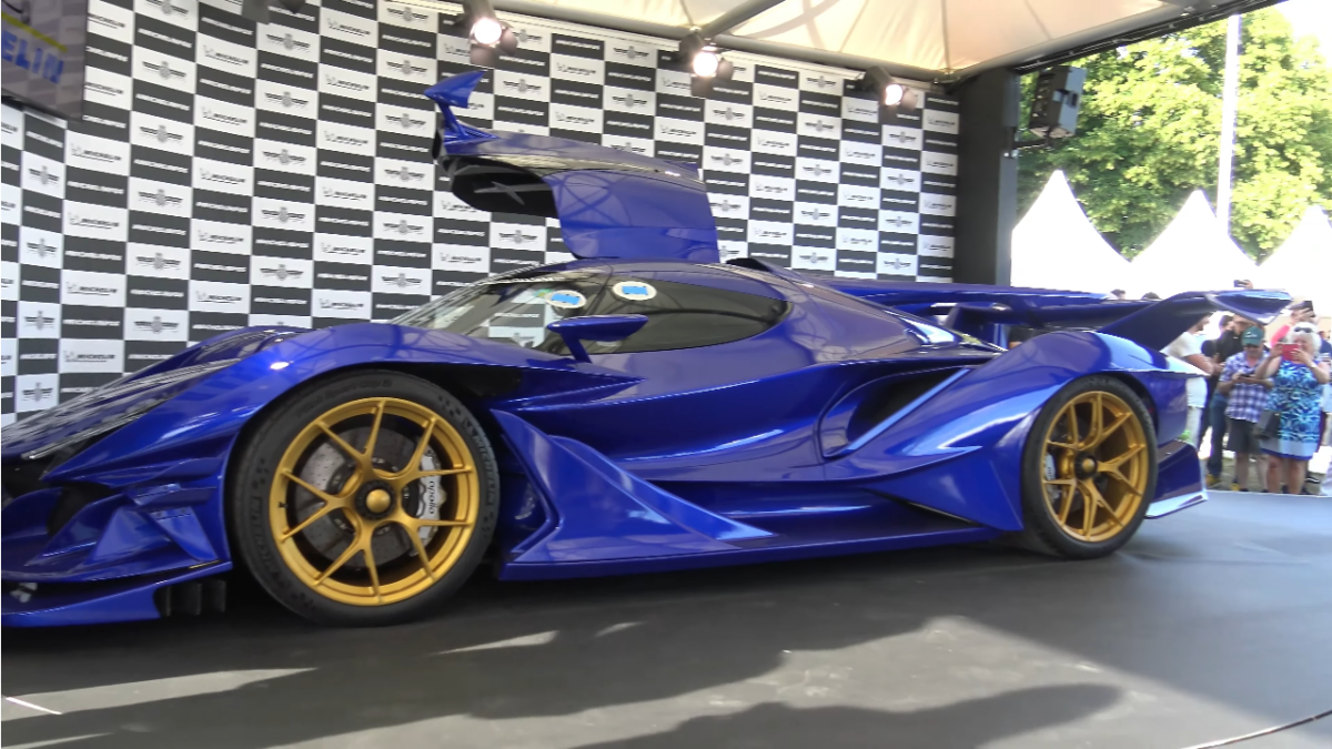 Apollo IE: un esemplare blu presente al Goodwood FoS 2019 - ClubAlfa.it