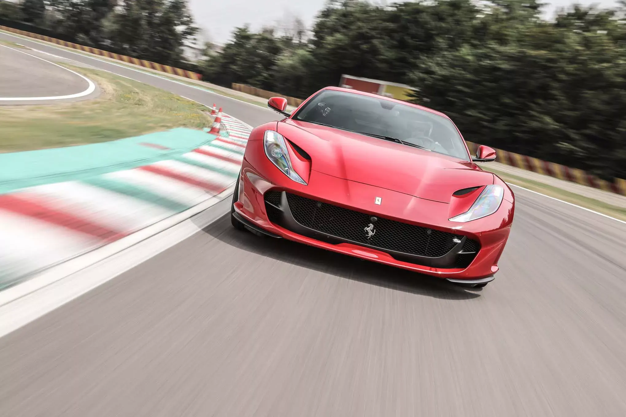 Ferrari 812 Spider: la presentazione ufficiale è in programma tra poche ...