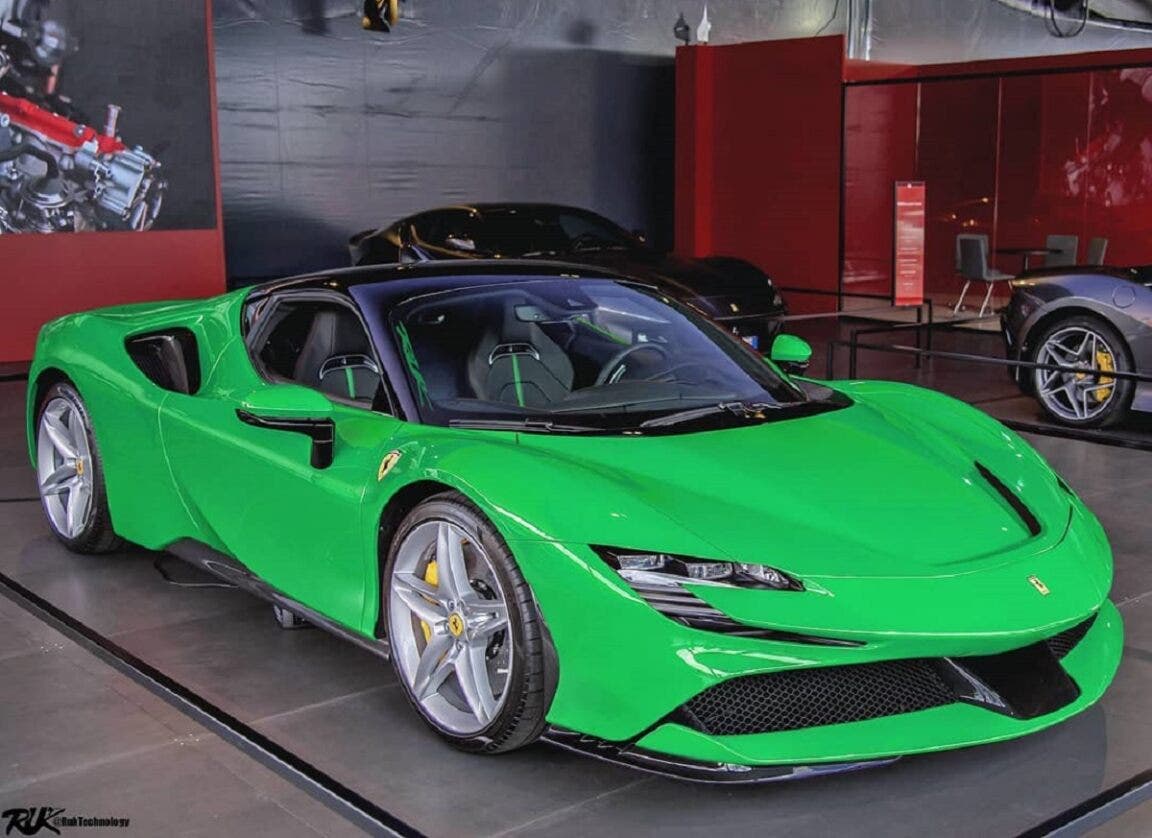 Ferrari SF90 Stradale: un esemplare verde ispirato a LaFerrari di Jay ...