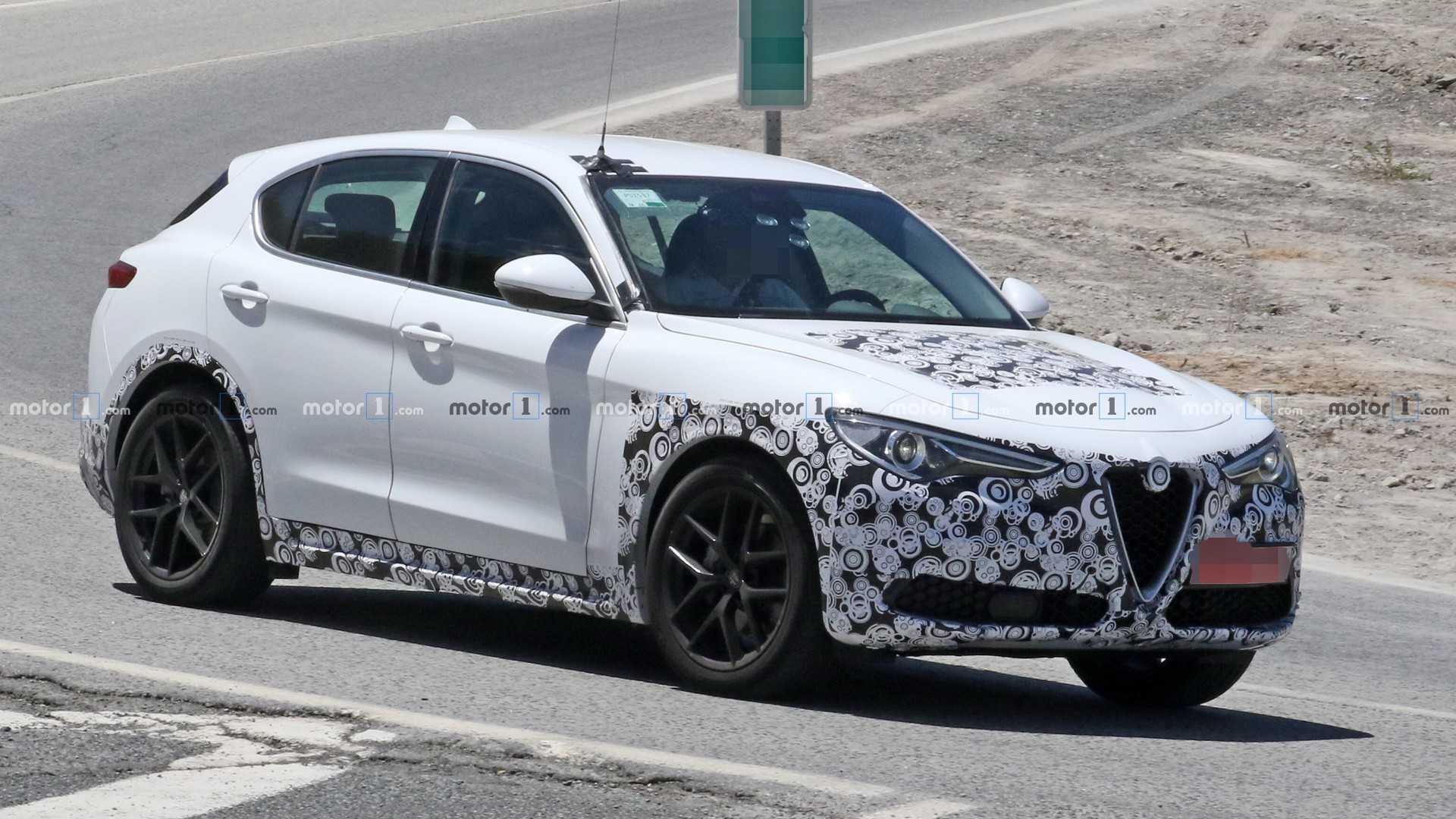 Alfa Romeo Stelvio: il futuro restyling si mostra in nuove foto spia ...