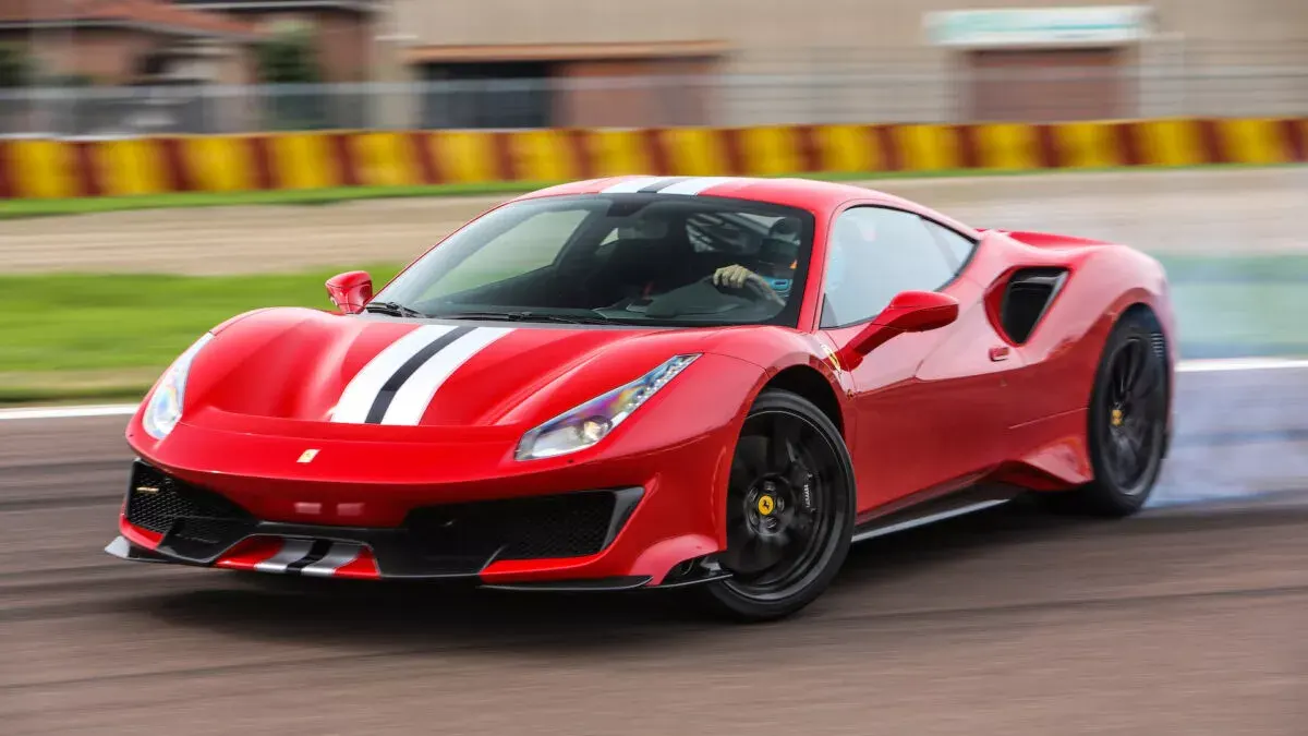 Ferrari 488 Pista conquista il premio Supercar dell'anno ai Motor ...