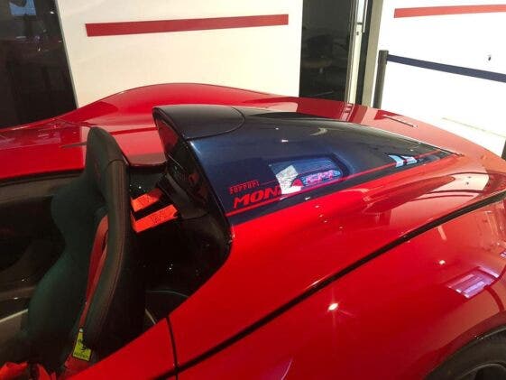 Ferrari Monza SP1: ecco un esemplare rosso con striscia nera - ClubAlfa.it