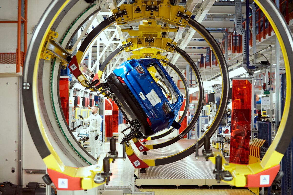 Jeep Compass: lo stabilimento di Melfi si prepara alla produzione ...