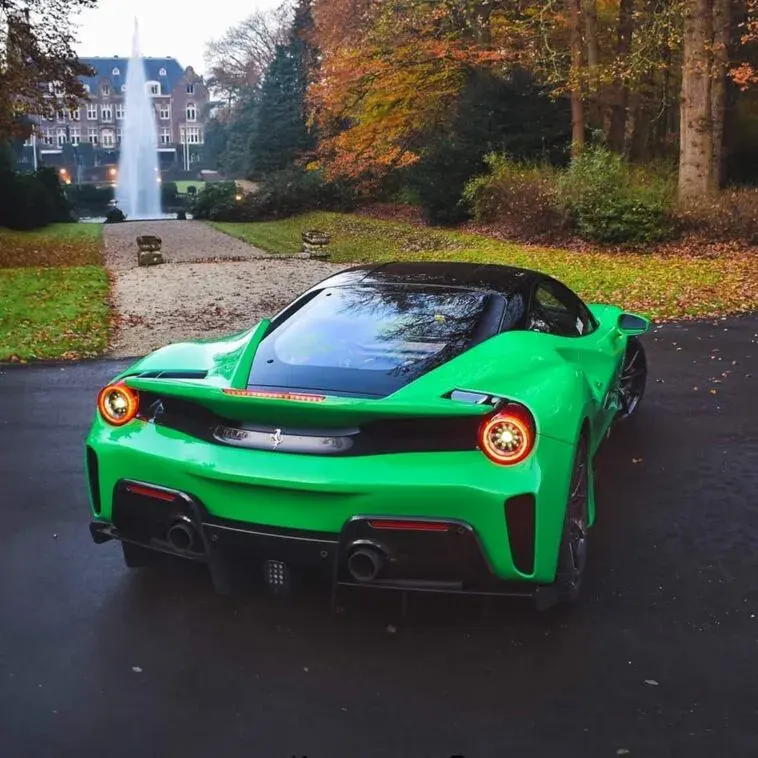 Ferrari 488 Pista: ecco un esemplare in Signal Green con cerchi in ...