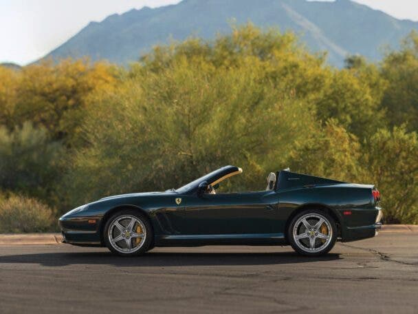 Ferrari 575 Superamerica: un raro esemplare Verde/Crema verrà proposto ...
