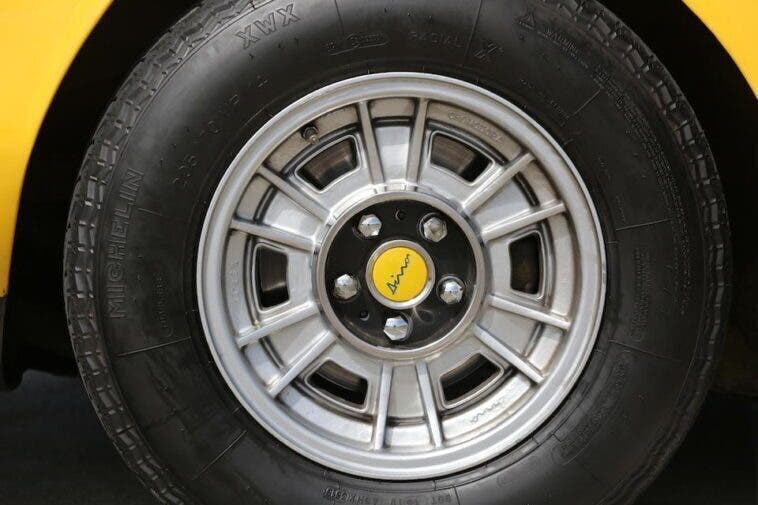 Ferrari Dino con cerchi F40-style ipotizzata in render - ClubAlfa.it