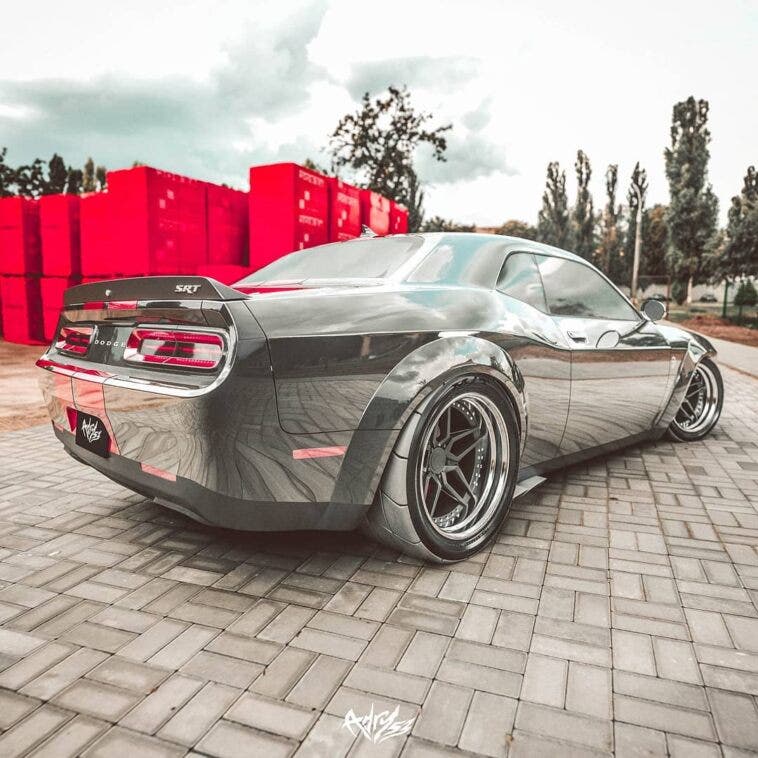 Dodge Challenger SRT Hellcat: ecco una versione old school | Render ...