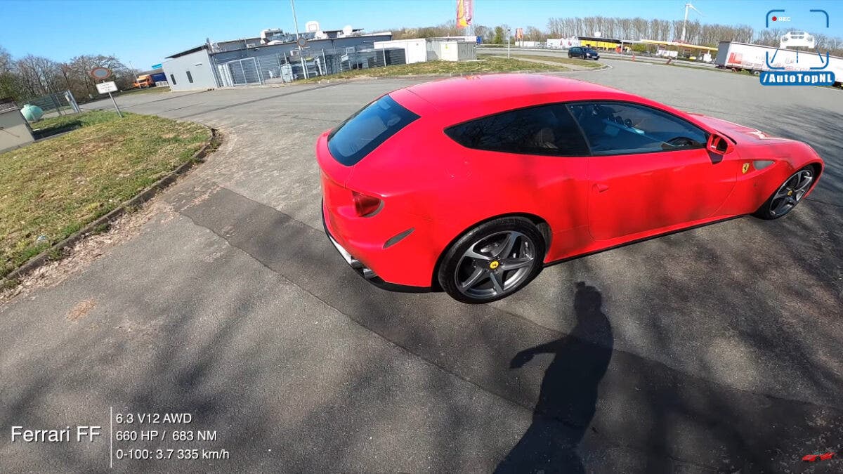 Ferrari FF: un esemplare sfreccia sull'Autobahn a oltre 300 km/h ...